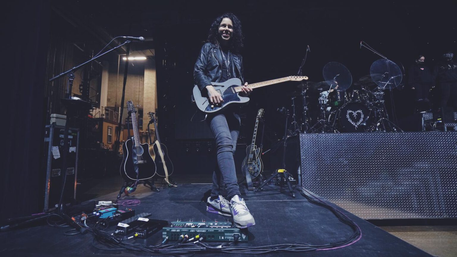 Sus Vasquez – Guitarist, Arena-ready! – Modern Guitar Magazine