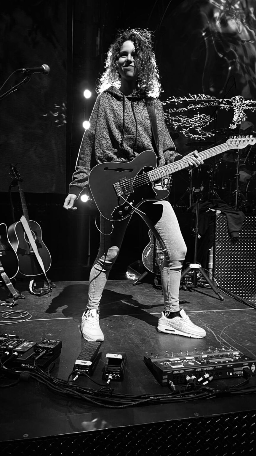 Sus Vasquez – Guitarist, Arena-ready! – Modern Guitar Magazine